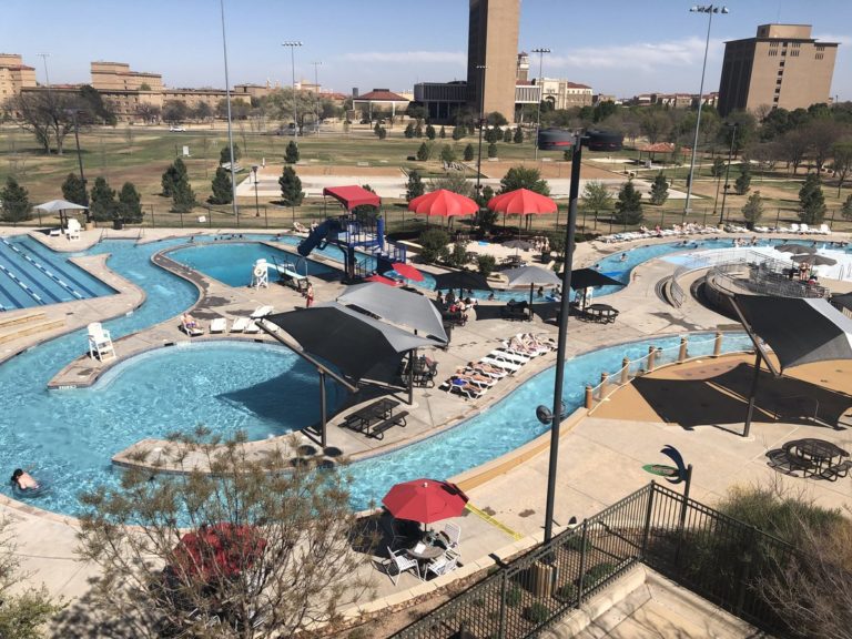 20 U.S. Colleges with Amazing Swimming Pools